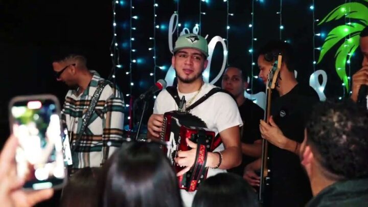 El Rubio Acordeón - Arturo Almonte (En Vivo) - Soybachatero